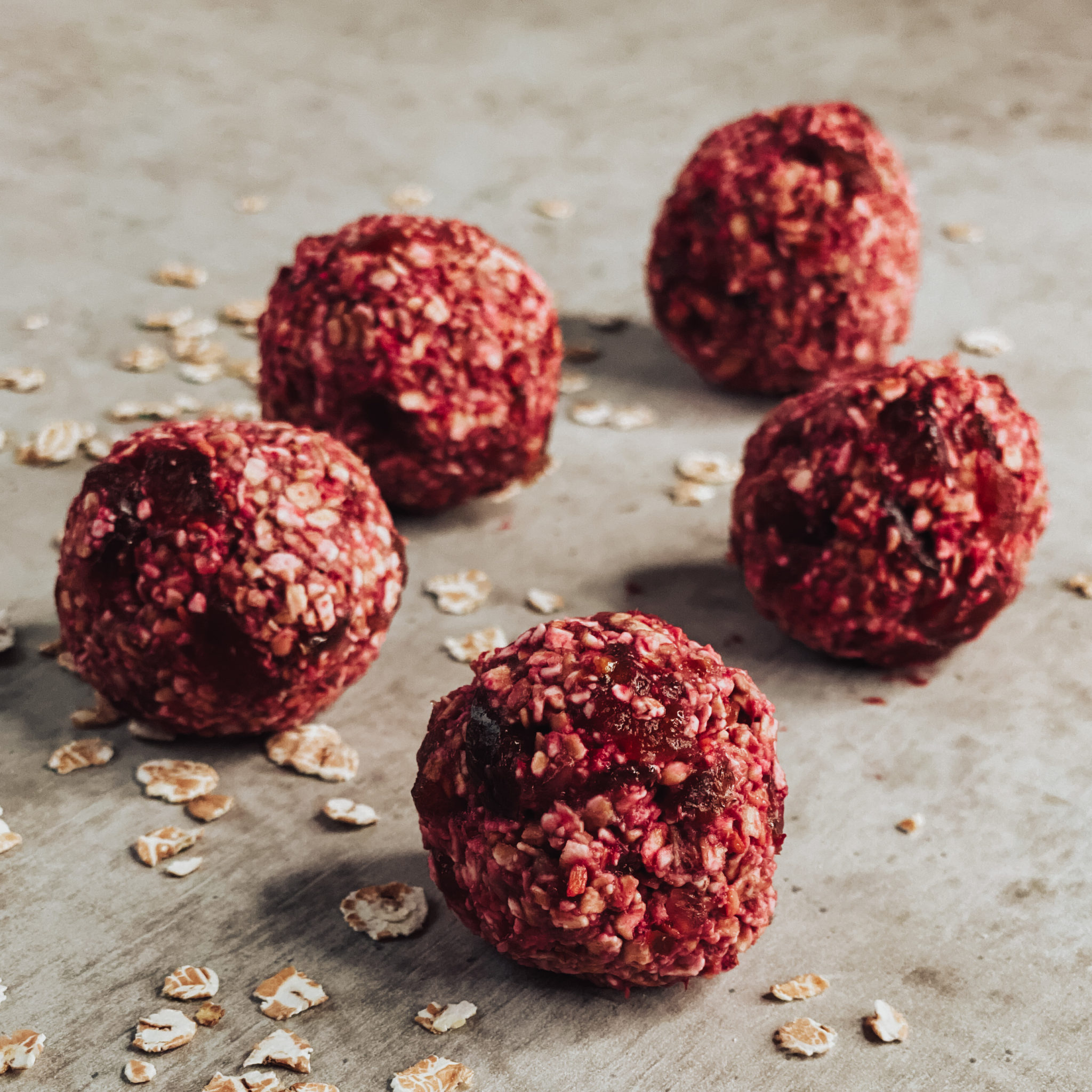Pink energy balls | plants.food.mind